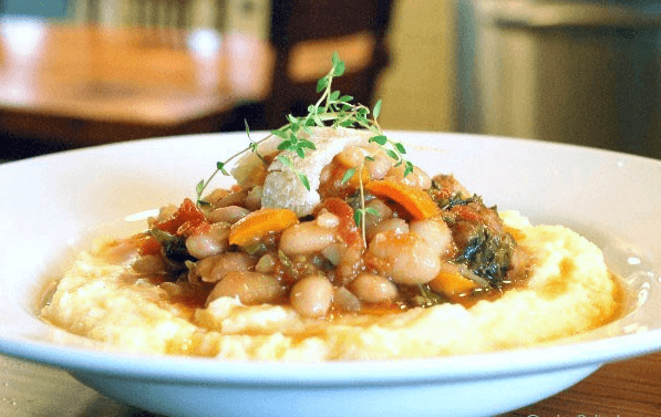 Feijão rajado com polenta - Viver Natural